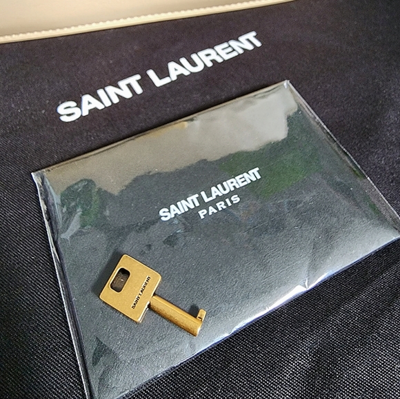 Yves Saint Laurent | Bags | Yves Saint Laurent Box Calfskin Ysl Tuc ...